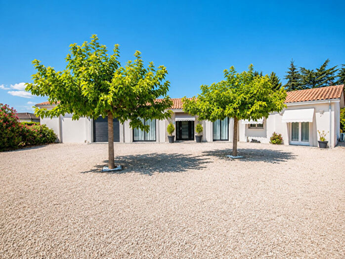 Maison 8 pièces à vendre à Saint-Laurent-des-Vignes