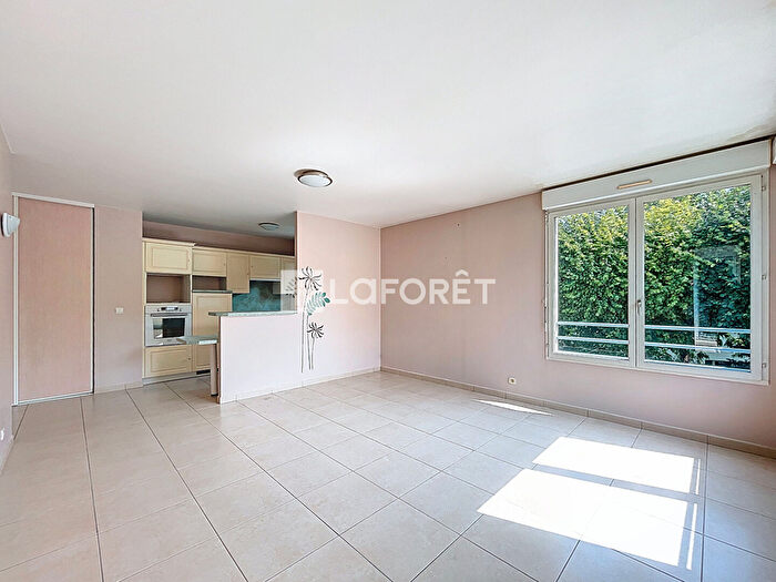 Appartement à vendre - Luzarches - 3 pièces - 2 chambres