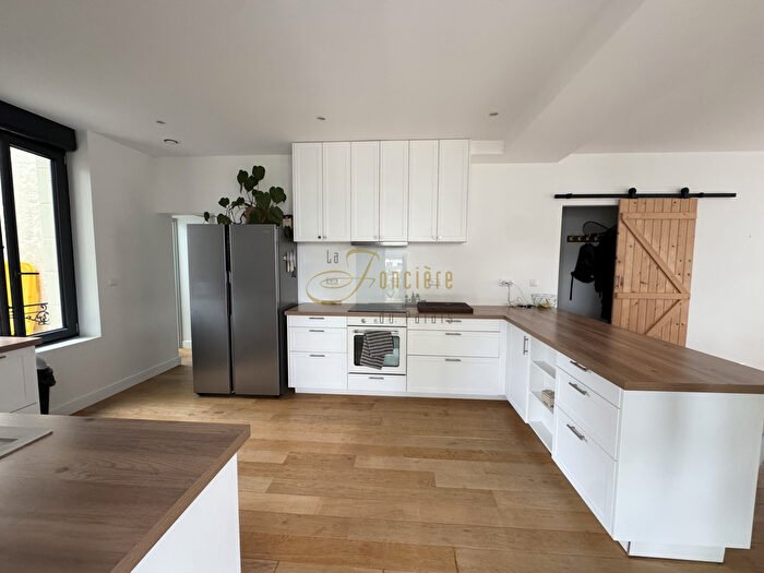 Maison à vendre - Bourges, Aéroport, Vauvert, Pierrelay, Pissevieille - 6 pièces - 4 chambres