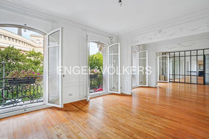 Appartement à louer - Muette Nord, Paris ème arrondissement - 6 pièces - 3 chambres