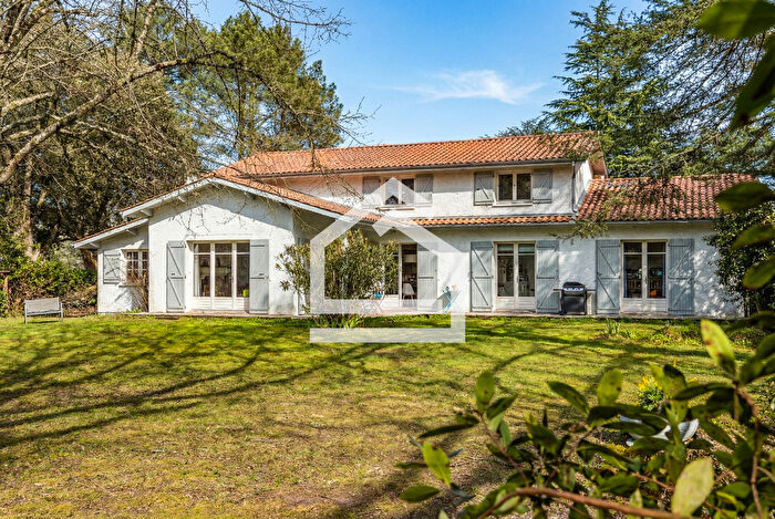 Maison à vendre - Saint-Aubin-de-Médoc - 9 pièces - 7 chambres