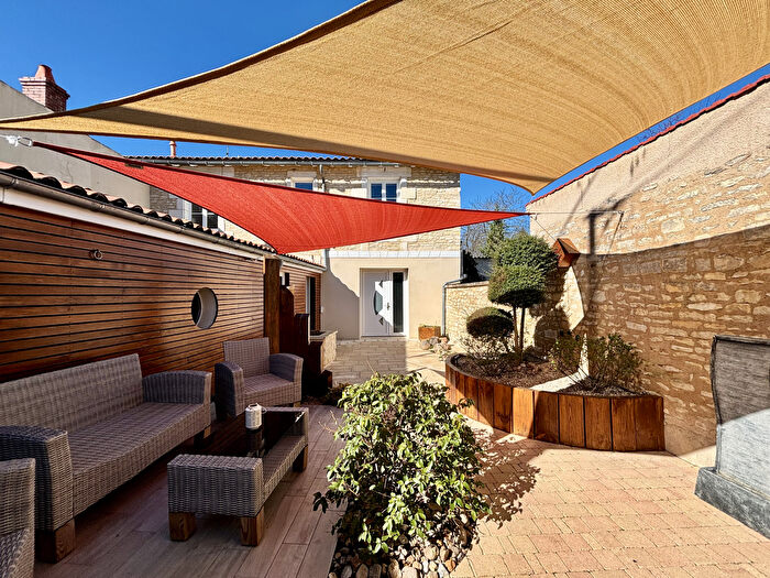 Maison à vendre - Neuville-de-Poitou - 4 pièces - 3 chambres