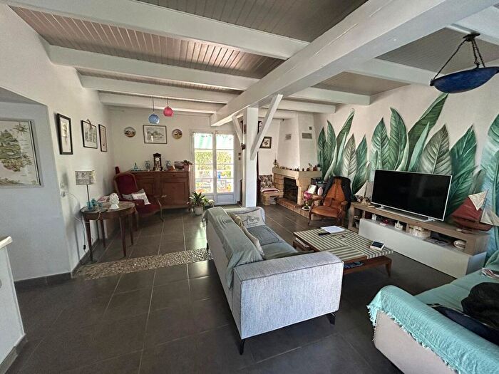 Saint-Nazaire-sur-Charente : Maison 8 pièces à vendre