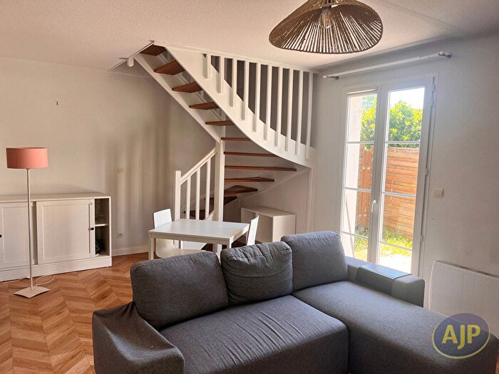 Maison 3 pièces à louer à Geoffroy Martel, Saintes