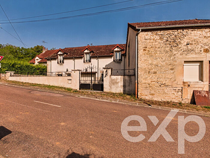 Maison 8 pièces à vendre à Brémur-et-Vaurois