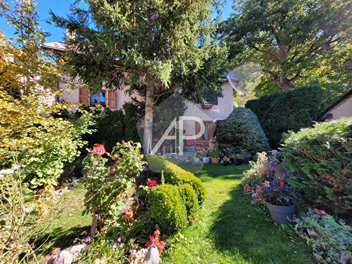 Maison à vendre - Saint-Chaffrey - 9 pièces - 5 chambres