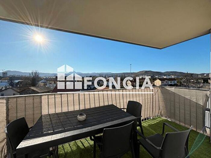 Appartement à louer - Le Brezet, Clermont-Ferrand - 3 pièces - 2 chambres