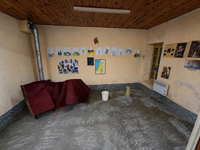 Saint-Julien-de-Peyrolas : Maison 2 pièces à vendre