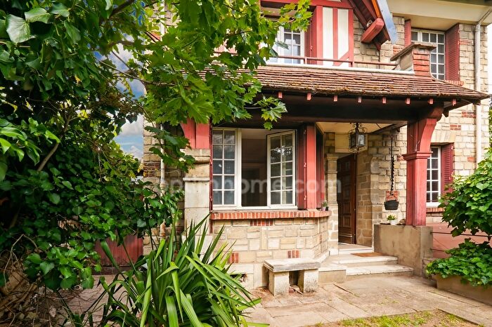 Maison 8 pièces à vendre à La Garenne-Colombes, Centre Nord, Gare, Mairie