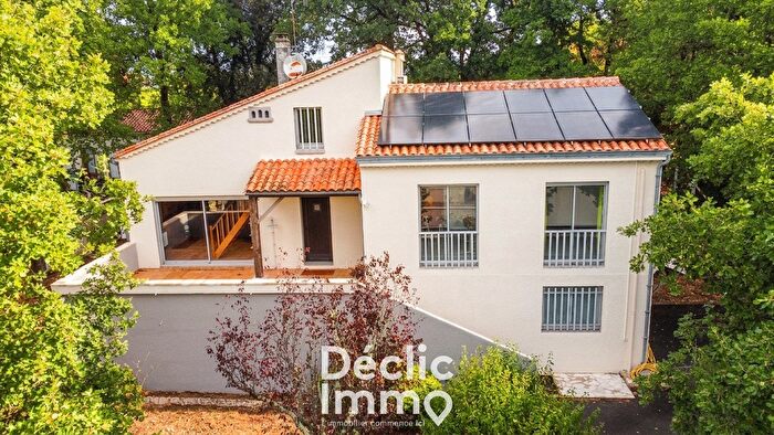 Maison 7 pièces à Saint-Même-les-Carrières, à vendre
