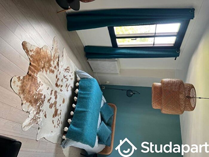 Appartement à louer - LAbreuvoir, Marly-le-Roi - 1 pièce - 3 chambres