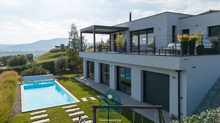 Maison à vendre - Veyre-Monton - 6 pièces - 4 chambres