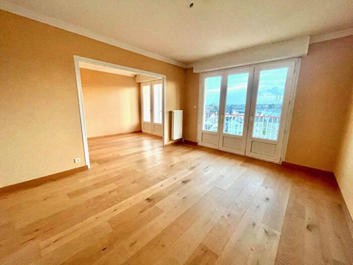 Appartement à louer - Saint-Brieuc, Ville Bougault, Beauvallon - 4 pièces - 3 chambres