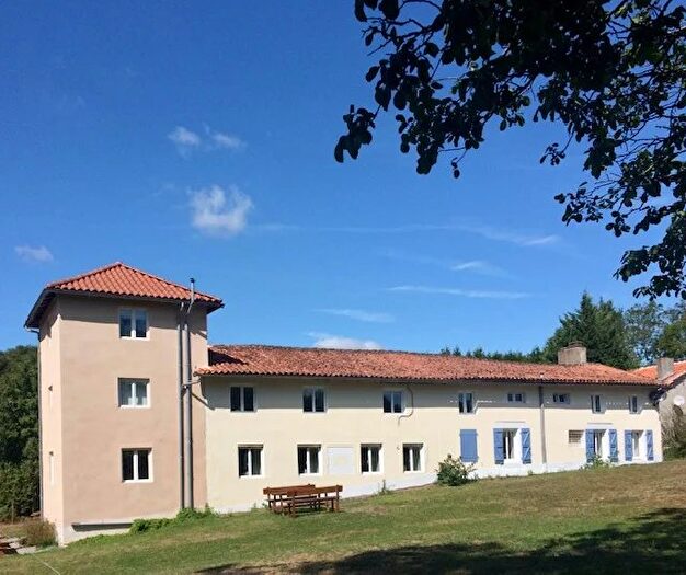 Maison à vendre - Mazerolles - 14 pièces - 6 chambres