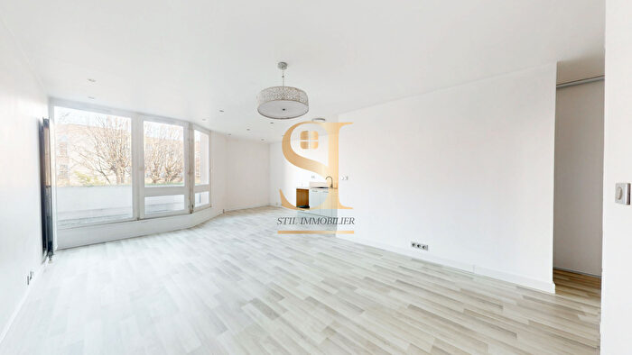 Appartement à vendre - Évry, Les Epinettes - 5 pièces - 4 chambres