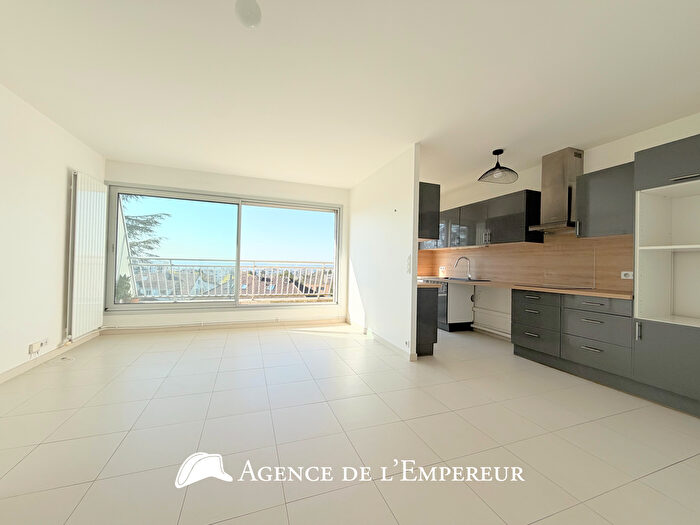 Appartement à louer - Rueil-Malmaison, Mont Valerien - 3 pièces - 2 chambres