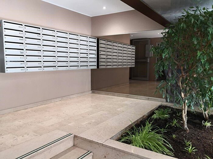 Appartement à louer - Les Chartreux, Marseille ème arrondissement - 1 pièce