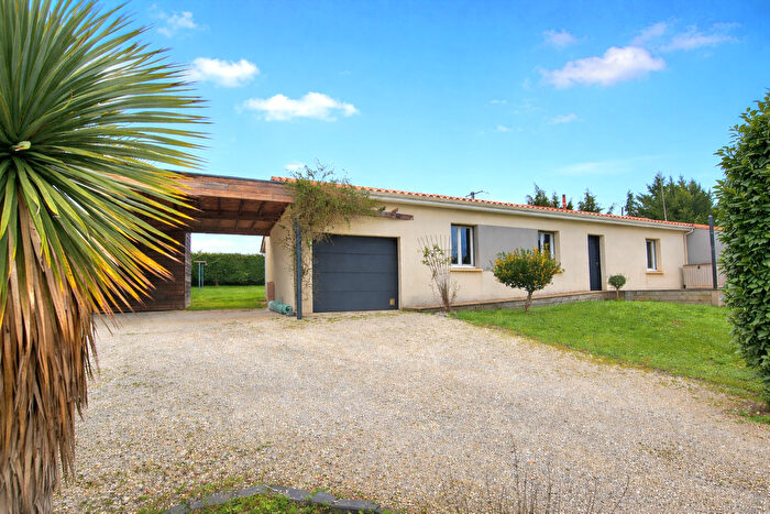 Maison à vendre - Bussac-sur-Charente - 6 pièces - 5 chambres