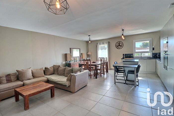 Maison à vendre - Rognac - 5 pièces - 3 chambres