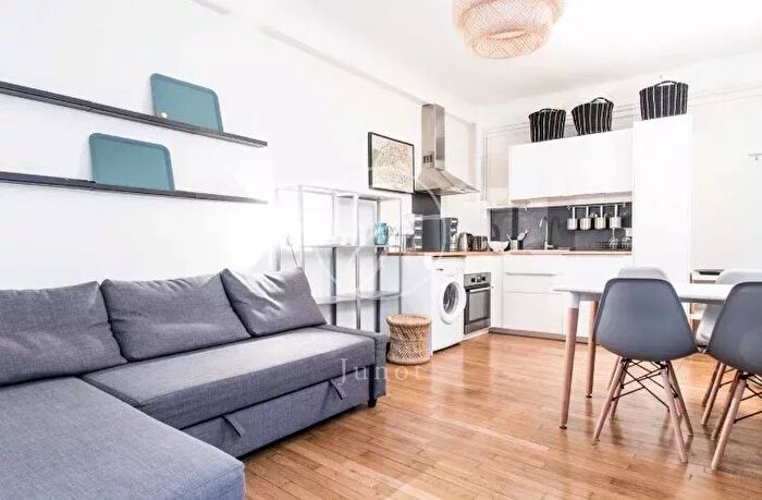 Appartement à louer - Paris e , Montmartre, Sacré Coeur, Abbesses - 2 pièces - 1 chambre