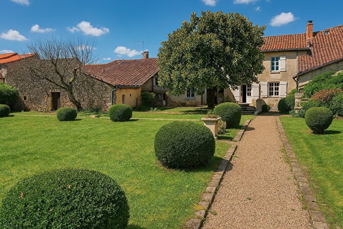 Saint-Claud - Maison 5 pièces à vendre