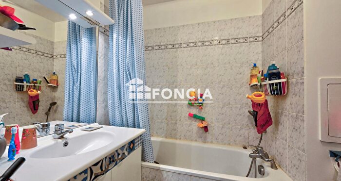 Appartement à vendre - Mantes-la-Jolie, Centre-ville - 4 pièces - 3 chambres