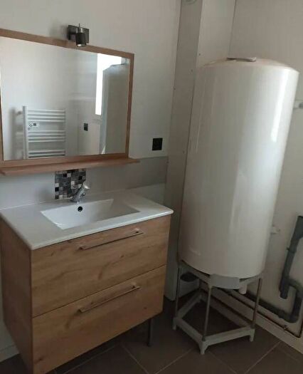 Appartement à louer - Saint-Girons-dAiguevives - 1 pièce - 1 chambre