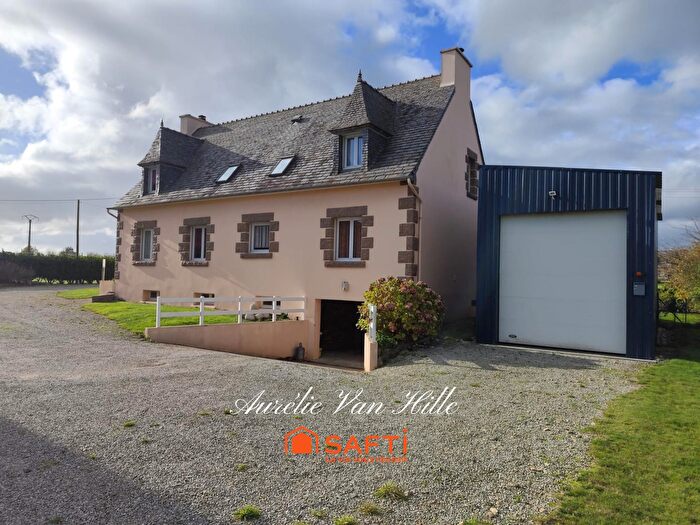 Maison à vendre - Lanhouarneau - 7 pièces - 8 chambres