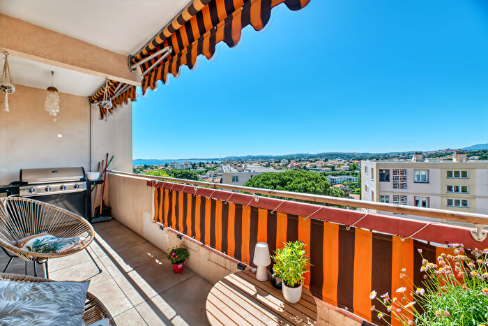 Cagnes-sur-Mer, Le Val Fleuri : Appartement 3 pièces à vendre