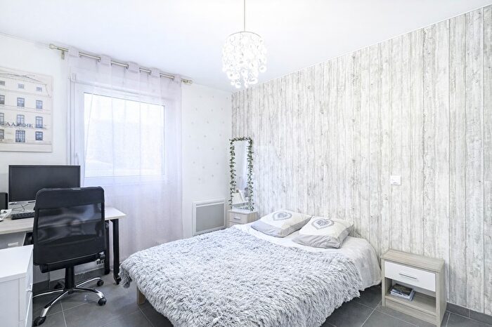 Appartement à vendre - Marseille e , Les Chartreux - 3 pièces - 2 chambres