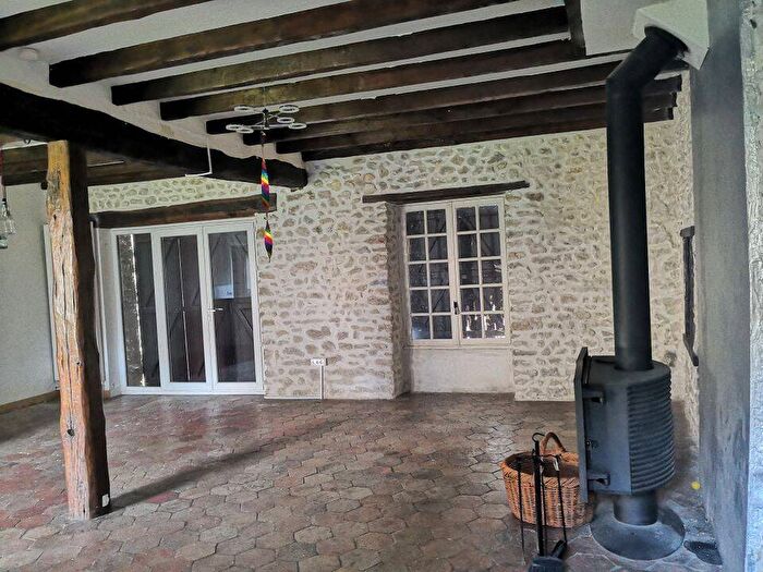 Chalo-Saint-Mars : Maison 5 pièces à louer