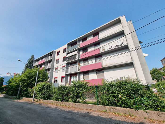 Appartement à vendre - Fontaine, Centre-ville, Mairie - 4 pièces - 3 chambres