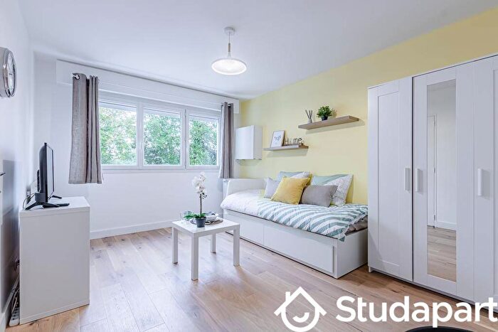 Appartement à louer - Abbaye, Créteil - 1 pièce - 1 chambre