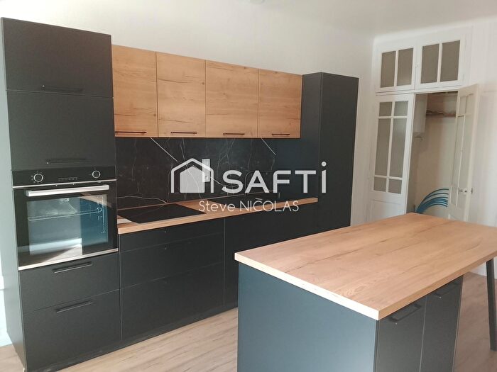 Appartement à vendre - Alès, Centre-ville - 2 pièces - 1 chambre
