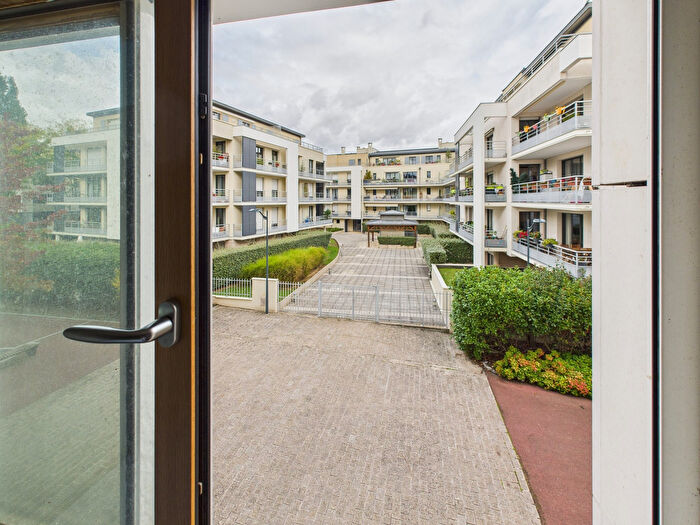 Appartement 1 pièce à Saint-Cyr-l'École, Centre-ville, à vendre