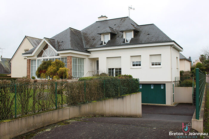 Maison à vendre - Ernée - 8 pièces - 3 chambres