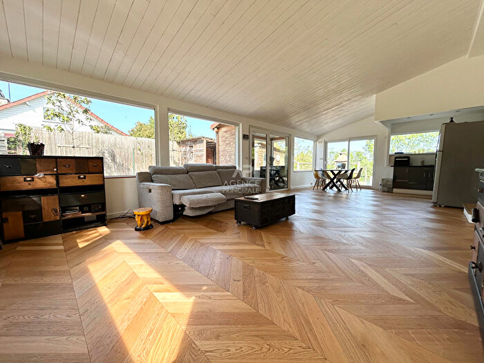 Carrières-sous-Poissy, Bords de Seine, Ile de la Dérivation : Maison 5 pièces à vendre