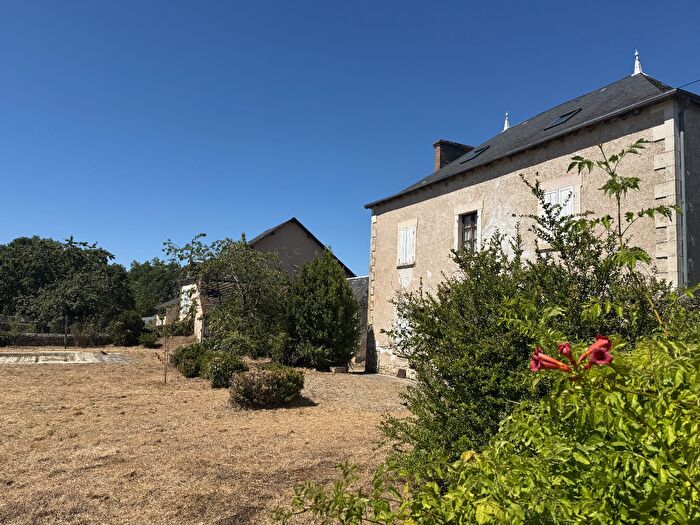 Maison 11 pièces à Mérigny, à vendre