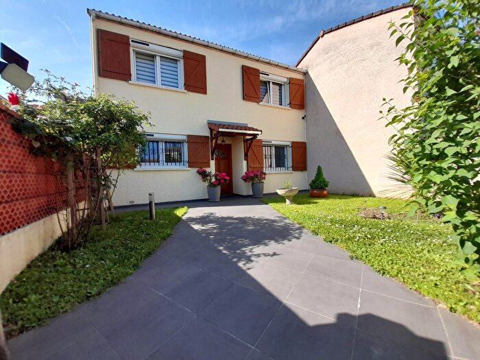 Vaulx-en-Velin, Village : Maison 5 pièces à vendre