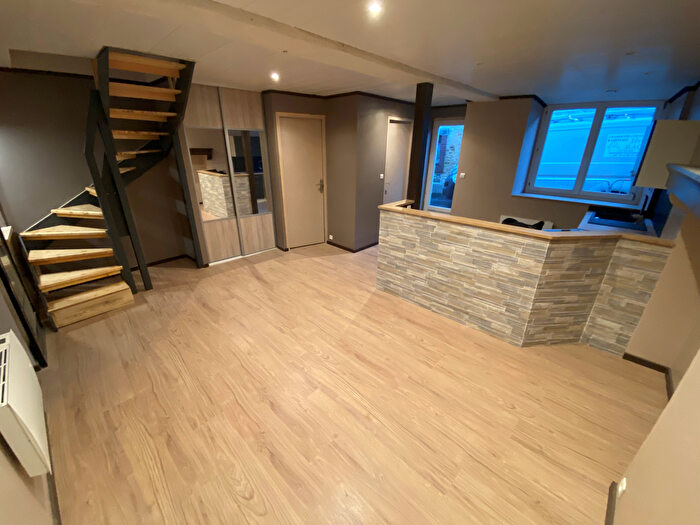 Maison à louer - Domfront-en-Champagne - 5 pièces - 2 chambres