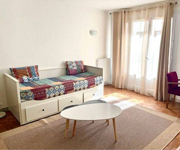 Plateau Ouest, Suresnes : Appartement 1 pièce à louer