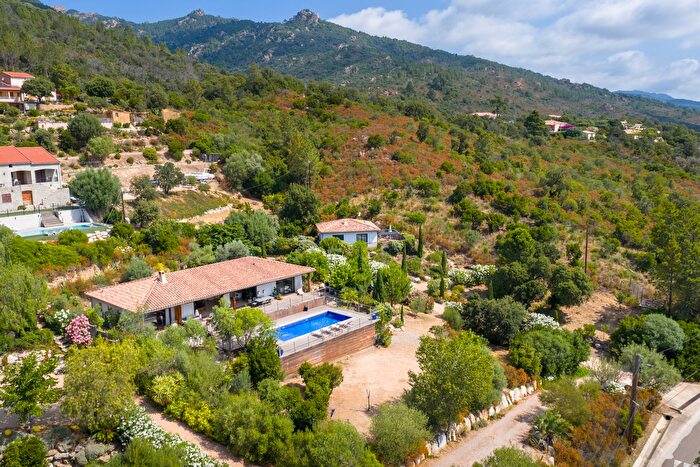 Maison à vendre - Porto-Vecchio - 5 pièces - 6 chambres