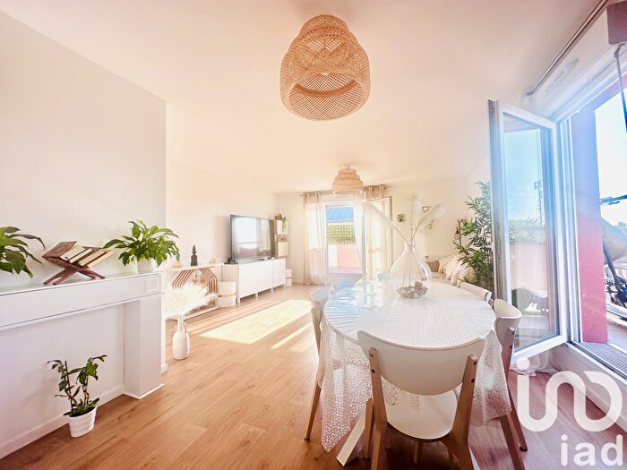 Appartement à vendre - Trappes, Coeur des Merisiers - 4 pièces - 2 chambres