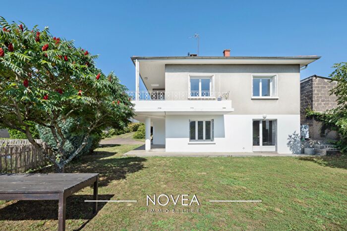 Maison à vendre - Sathonay-Camp - 6 pièces - 4 chambres