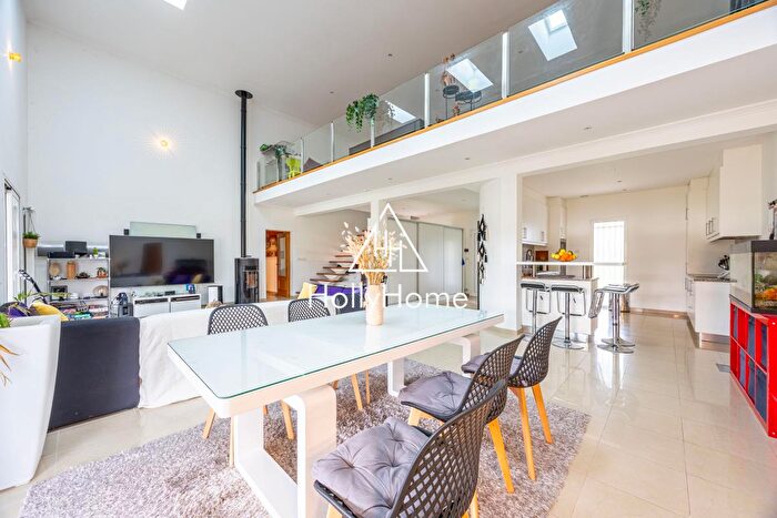 Maison à vendre - Le Taillan-Médoc - 6 pièces - 3 chambres