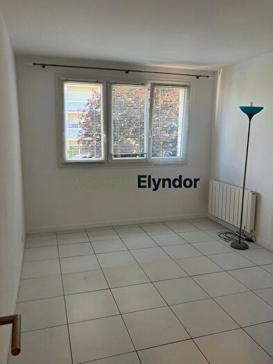 Courbevoie, Hôtel de ville : Appartement 1 pièce à louer