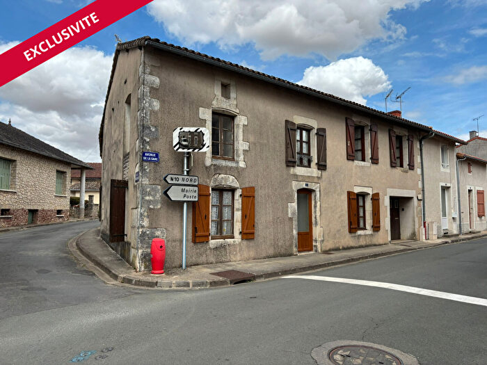 Maison à vendre - Couhé - 4 pièces - 3 chambres