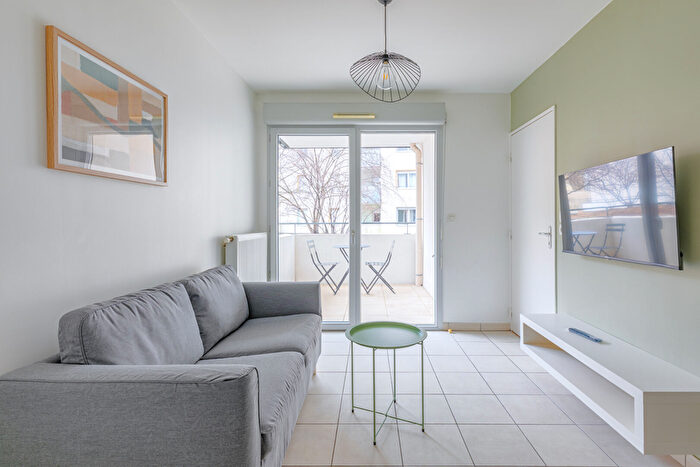 Appartement à louer - Vénissieux, Joliot Curie - 2 pièces - 1 chambre