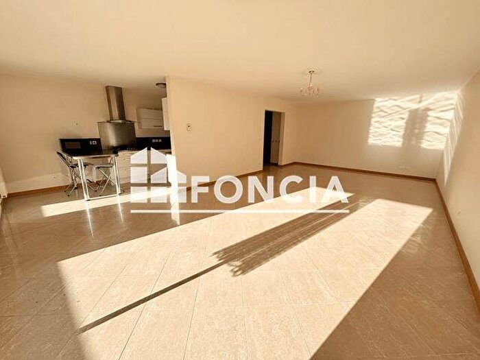 Appartement à louer - Ouest, Ferney-Voltaire - 4 pièces - 3 chambres