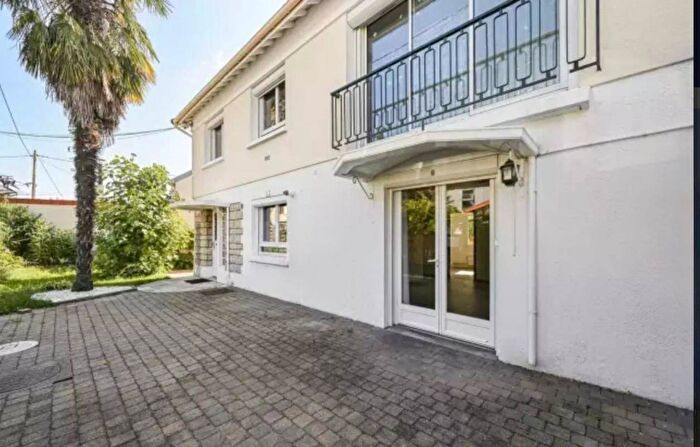 Appartement à louer - Mermoz, Villemomble - 5 pièces - 4 chambres